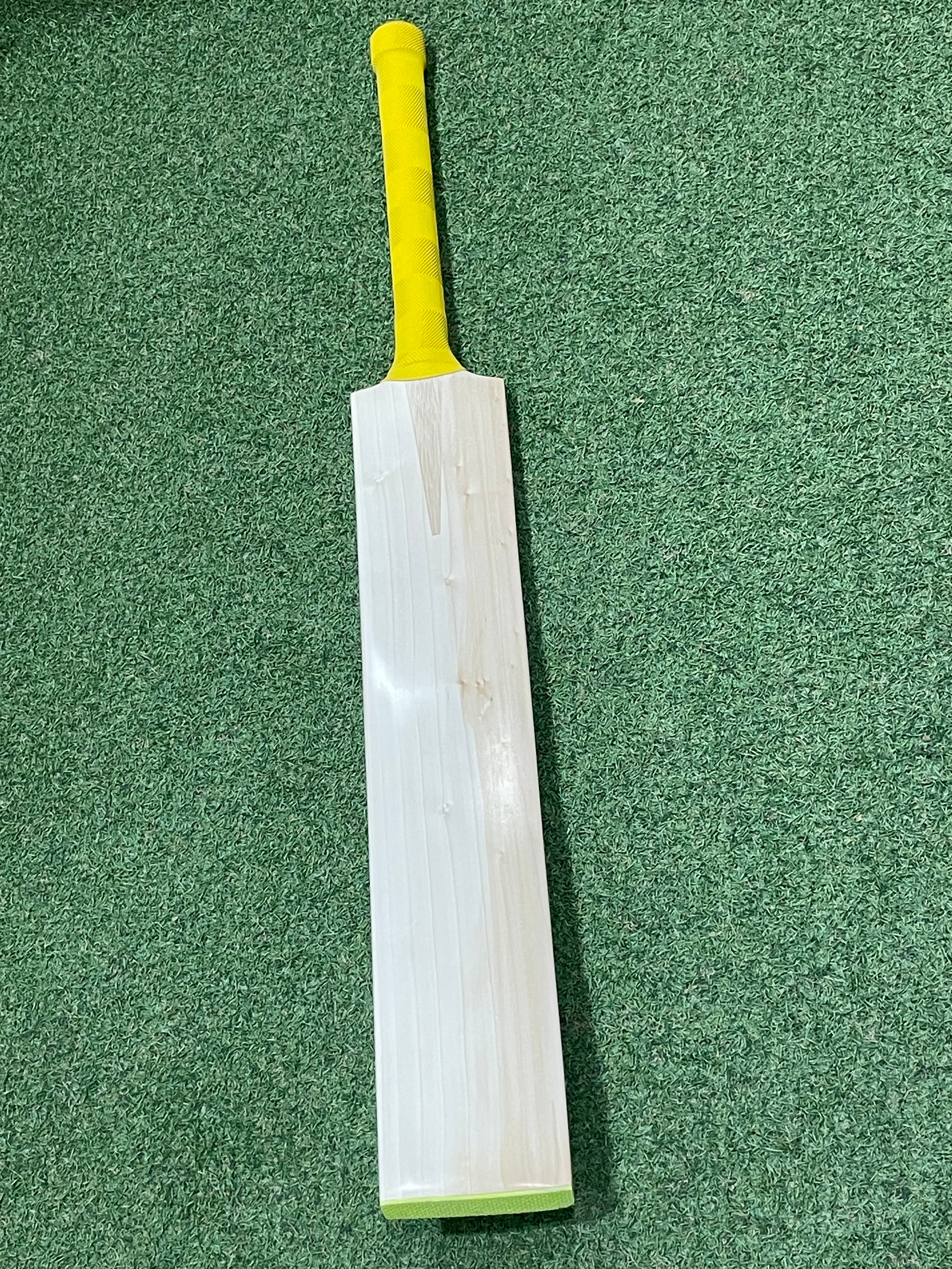 Cricket Station Plain Grade Two Cricket Bat (2lb 10oz) – TheCricketShed